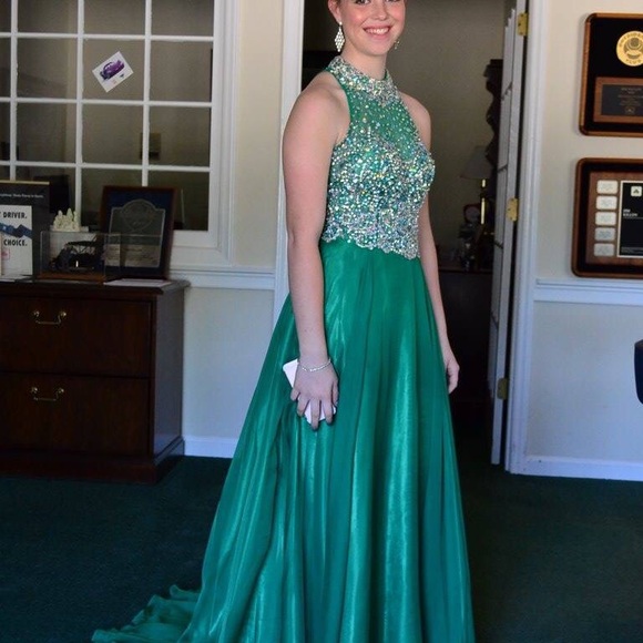 Dresses | Emerald Green Prom Dress | Poshmark